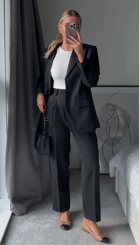 Les Indispensables Du Dressing Minimaliste Printanier Office Outfits Women Business Casual