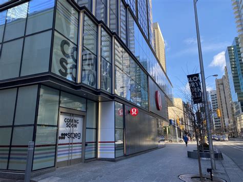 Yorkville Retail Shuffle Complete Nicolas Moscot Find New Homes As