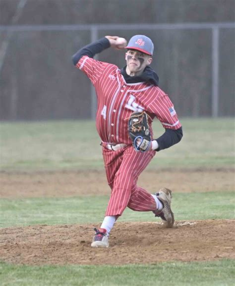 Labrae Holds Off Mathews News Sports Jobs The Vindicator