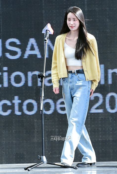 演员林智妍4日下午参加了在釜山海云台电影殿堂举行的第29届釜山国际电影节biff电影《revolver》的舞台问候与观众们一起度过了愉快的时光。 2024104 釜山 刘勇锡