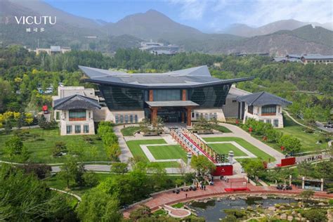 引领中国男装”破局之路” 探索正装全场景无限可能 Vicutu威可多30周年盛典暨北京国际电影节光影风尚大秀启幕 新华网