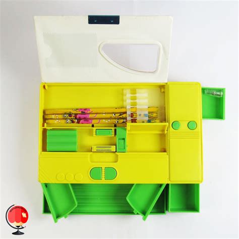 خرید جامدادی کتابی بزرگ دکمه دار آهنربایی طرح فضایی با قیمت عالی فروشگاه ایران تحریر