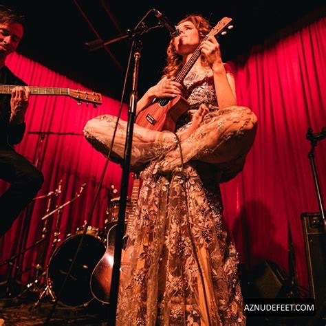 Kiesza Feet Aznudefeet