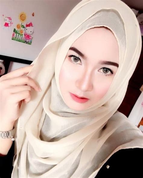 Awek Tudung Putih Gebu Luke Kelly