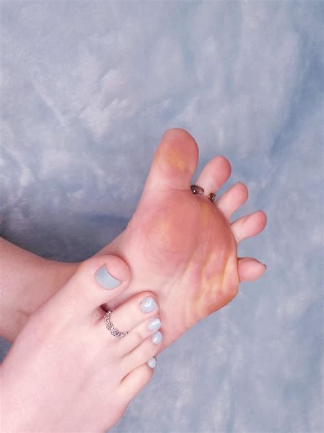 Come Slap These Feet~ Scrolller