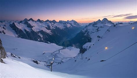 Premium Photo Evening Scene On The Titlis Swiss Alps