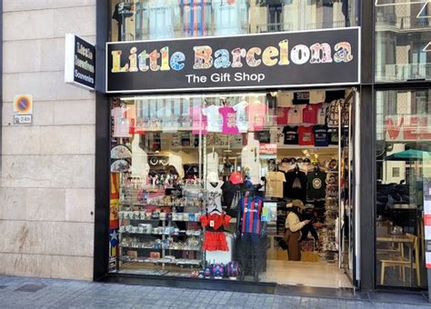 3 Tiendas De Recuerdos Para Comprar Souvenirs En Barcelona Hoy Barcelona