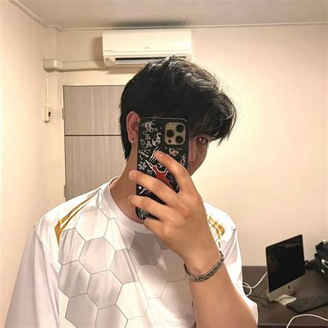 ɐısɐ Xiaaa • Threads Say More