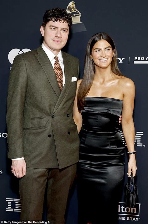Cnn Host Kaitlan Collins Arrives At The Grammys With Mystery Man By Her