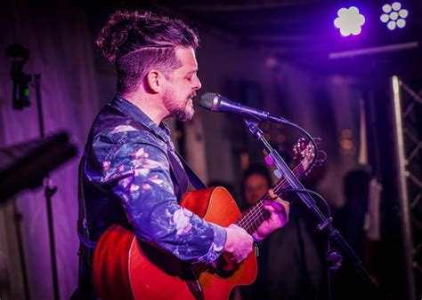 Calder Mclaughlin Singer And Guitarist For Weddings And Events Dg Music