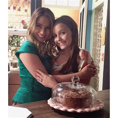 Pin De Larissa Manoela Oficial En Love Ping Famosos Novelas Modelos