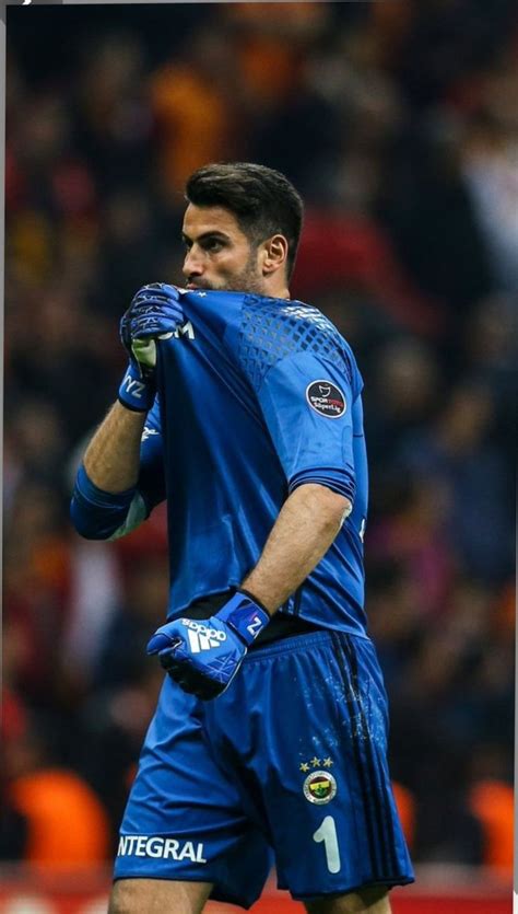 Volkan Demirel 🧤 Futbol Etkinliği Futbolcular Futbol Resimleri