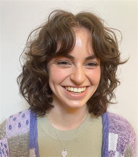 25 Outstanding Short Curly Hairstyles For Women