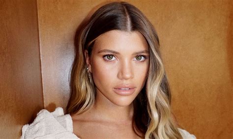 How To Get Sofia Richie Grainges Clean Girl Beauty Look Emirates Woman
