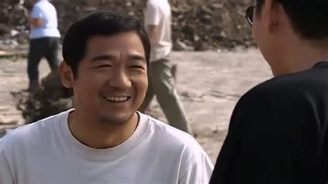 亲兄热弟：亲弟弟刨垃圾挣钱，张国立亲眼见到后，满眼都是心疼腾讯新闻