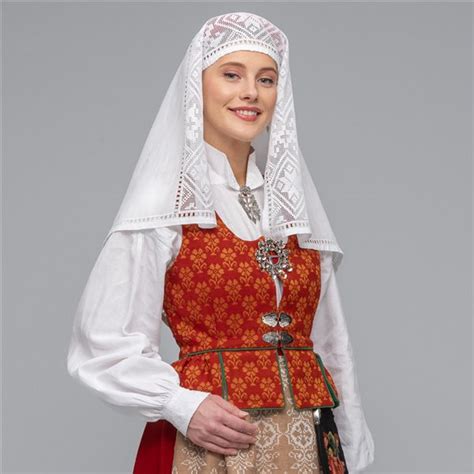 Skaut Med Valk Til Trønderbunad Norsk Flid Nettbutikk Og Bunader