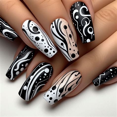 17 Unique Black And White Nail Ideas To Stand Out 🖤