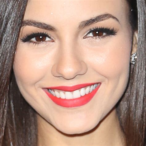 Victoria Justice Makeup Blue Eyeshadow Purple Eyeshadow And Steal Her Style