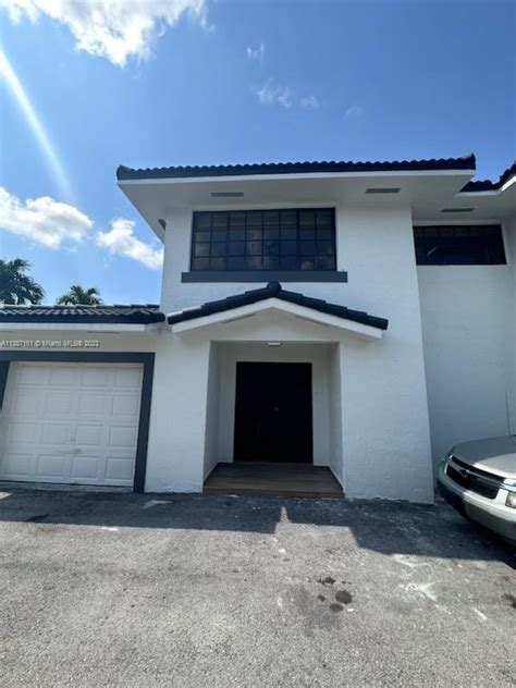 825 Nw 33rd Ave Miami Fl 33125 Townhome Rentals In Miami Fl