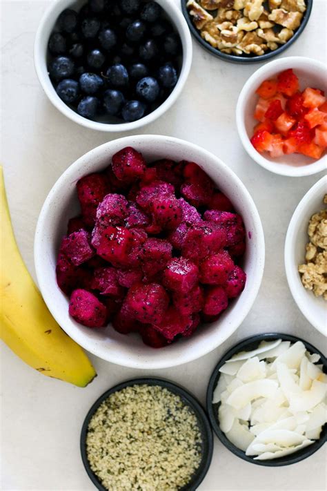 Dragon Fruit Smoothie Bowl