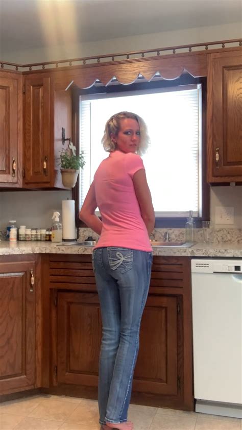 2 Videos Of Sweetpee Wetting Her Jeans While Doing Dishes Omorashi
