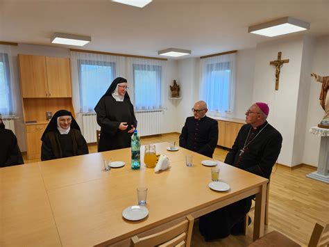 Nuncij Lingua Posjetio Klauzurne Sestre Karmelićanke U Gospiću Ika