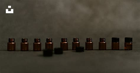 호박색 유리병 사진 Unsplash의 무료 병 이미지