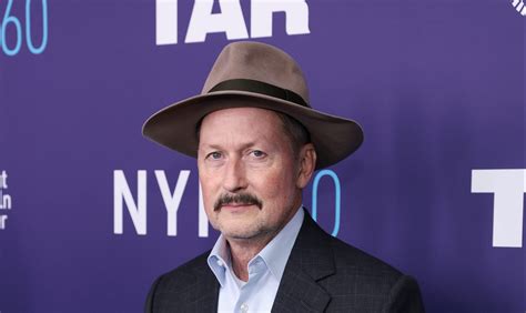 تاد فیلد آدام سندلر در فیلم Punch Drunk Love بهترین بازیگر تاریخ است