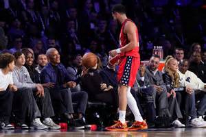 Barack And Michelle Obama Have Date Night With Daughter Sasha At Nba
