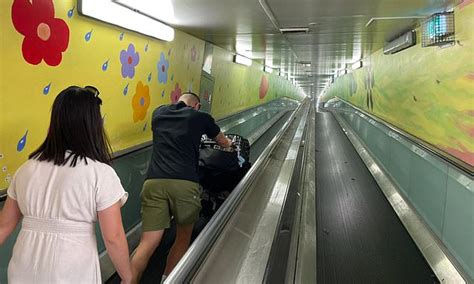 Domain Express Walkway Broken Sydney Travelators Sad Downturn After