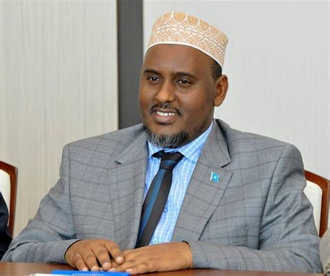 Ex Xildhibaan Maxamuud Macalin Yaxye Oo Ka Digey Heshiiska Dekeda Baraawe