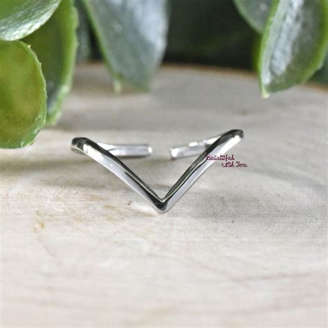 V Toe Ring Womens Toe Ring Adjustable Flexible Open Toe Ring Midi