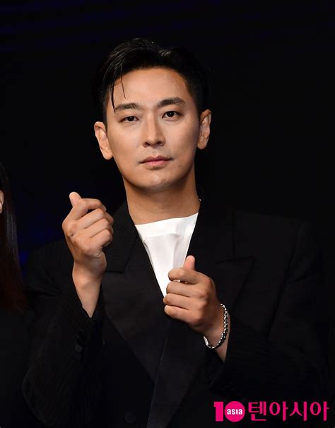 Ten포토주지훈 하트 발사 텐아시아