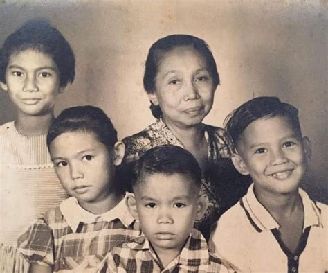 Saat Prabowo Sandi Pamer Foto Masa Kecil