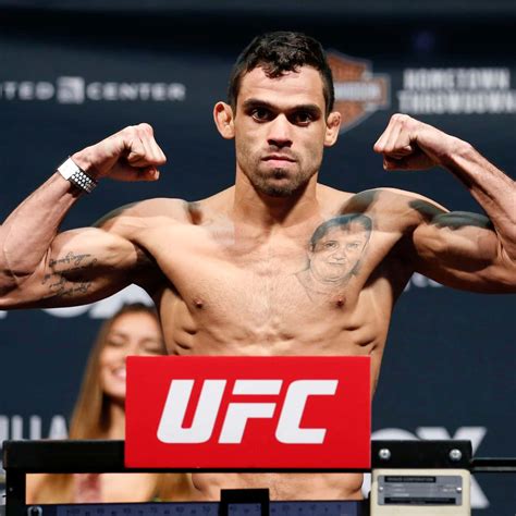 Download Brazilian Mixed Martial Artist Renan Bar O Half Body Shot