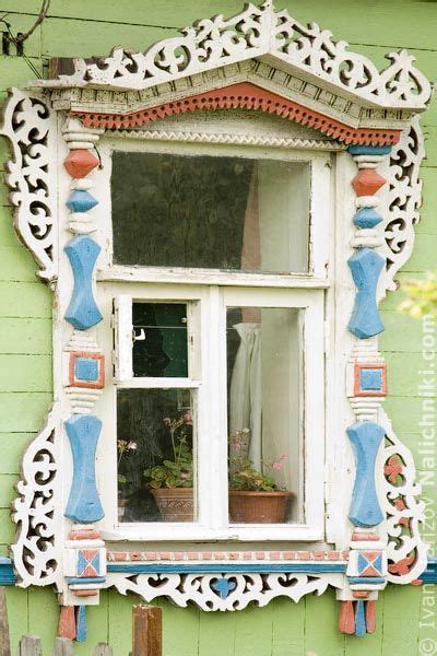 Дмитровские цветные оконные наличники. | Nalichniki.com | House colors ...