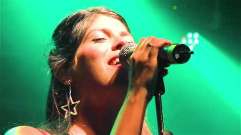 דני סנדרסון עם כפיר בן ליש ואורית שלום בשדה ירוק בהופעה 2005 Youtube Music