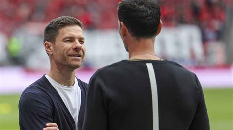 Xabi Contra Xavi El Fichaje Que Calienta El Mercado De Verano