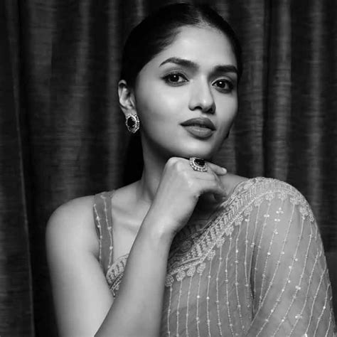 Sunaina Yella Meet South Indian Actress Sunaina Yella The Rumoured