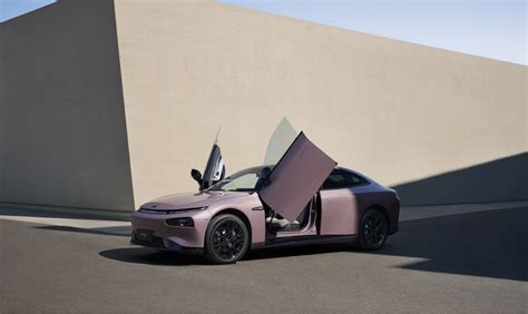 7系剪刀门轿跑来了 全新小鹏p7i 鹏翼版上市发布 限时优惠价2499万元 小鹏汽车官网