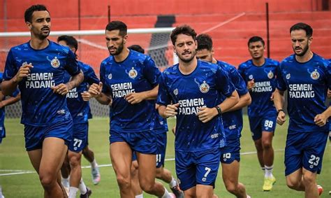 Ini Pelatih Baru Semen Padang Bukan Nama Asing Di Liga Indonesia