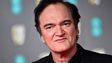 لسبب غريب المخرج كوينتن تارانتينو يحرم والدته من ثروته
