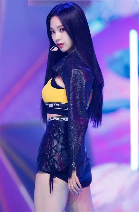 Karina Aespa Next Level Black Mamba Group Photo Live Music Show 2021