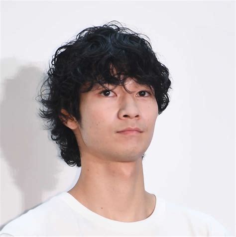 脳出血で療養中の清原翔、モデル仲間らと花火鑑賞大玉をバックに笑顔「素敵な友達がたくさんいますね」｜まいどなニュース