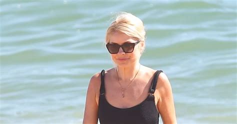 Fun In The Sun Holly Willoughby Makes A Splash In Swimsuit During This Morning Break In