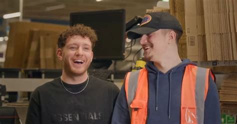 Amazon Workers Deliver Their Best Dad Jokes In Hilarious Fathers Day Video Daily Star