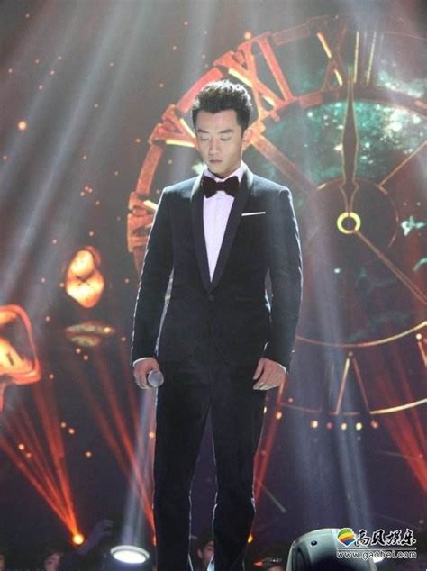 2018年央视春晚已经正式拉开大幕:在春晚中表演的郑恺晒出后台照片 新闻资讯 高贝娱乐 2018年央视春晚已经正式拉开大幕:在春晚中表演的郑恺晒出后台照片 新闻资讯 高贝娱乐