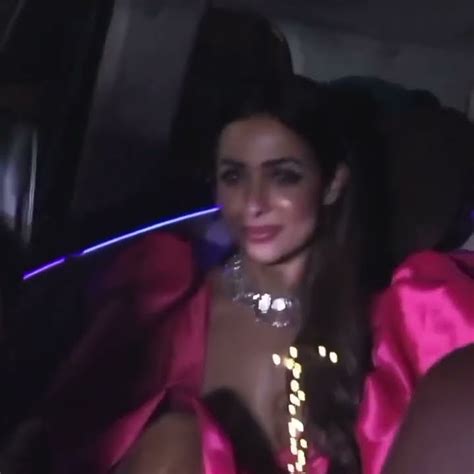 Malaika Arora Oops Moment Shorts Wardrobemalfunction Youtube