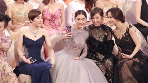 杨怡澄清跟胡定欣不和名场面，称当时是要跟徐子珊贴贴，表情管理没做好腾讯新闻