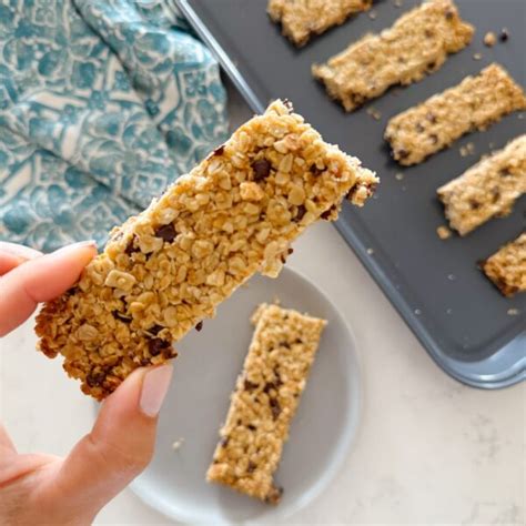 Easy And Delicious Homemade Chocolate Chip Granola Bars Recipe